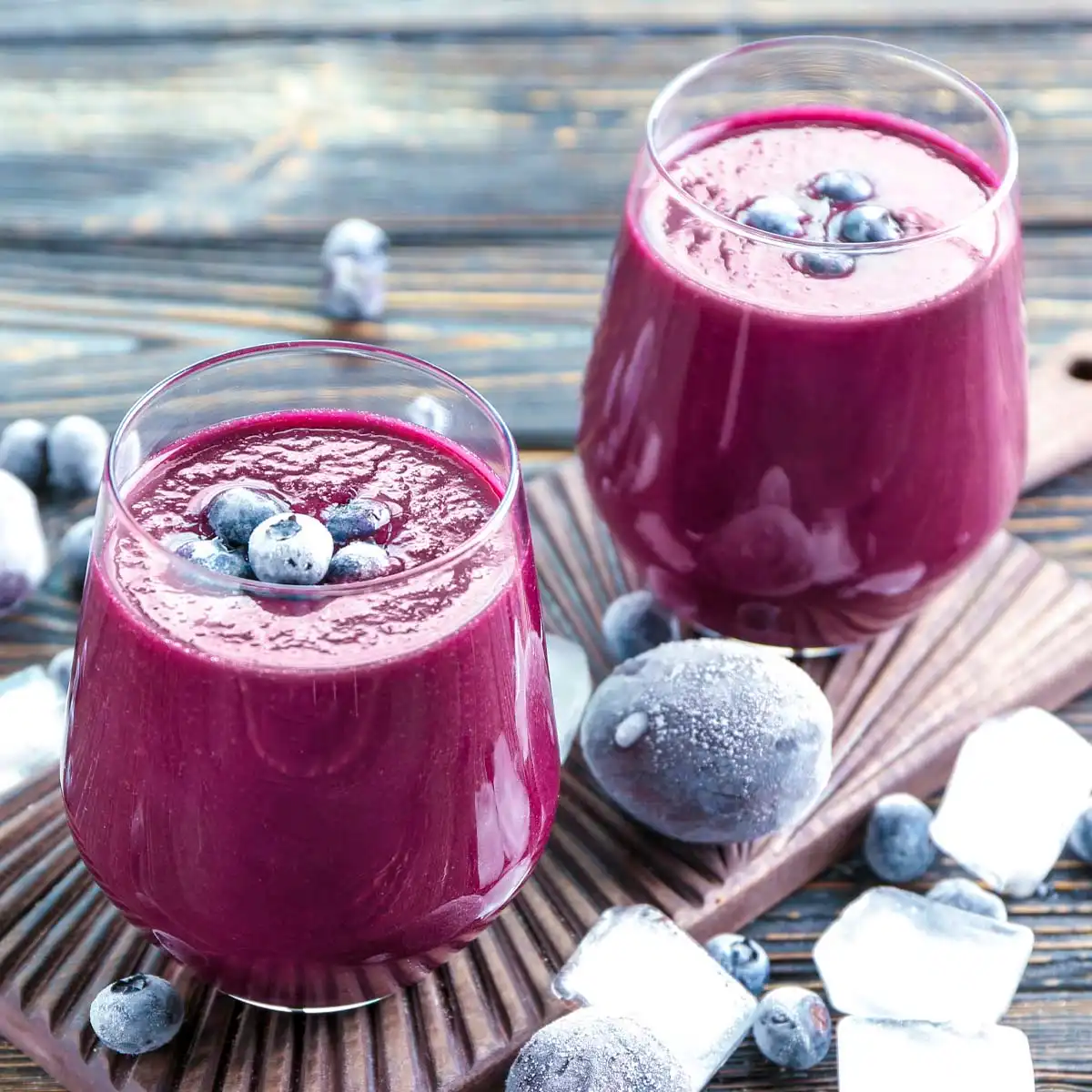 Batido de acai, chía, fresas y moras